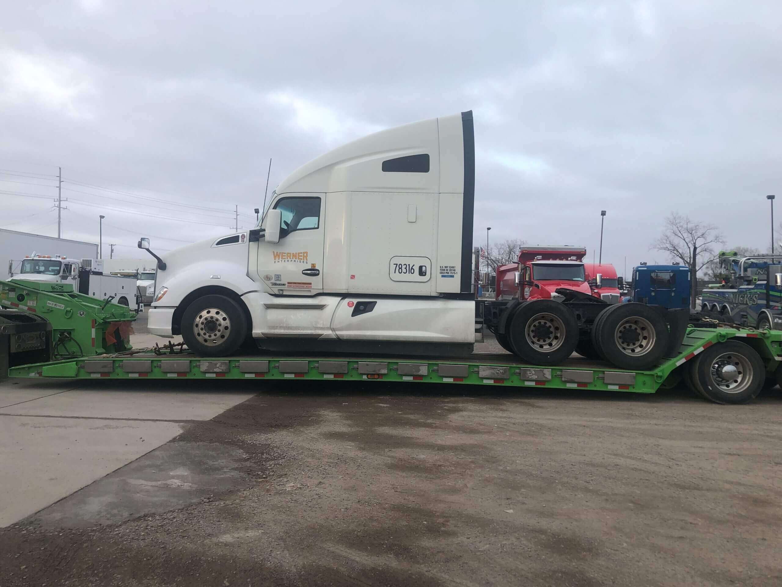 Semi Truck Flatbed Trailer
